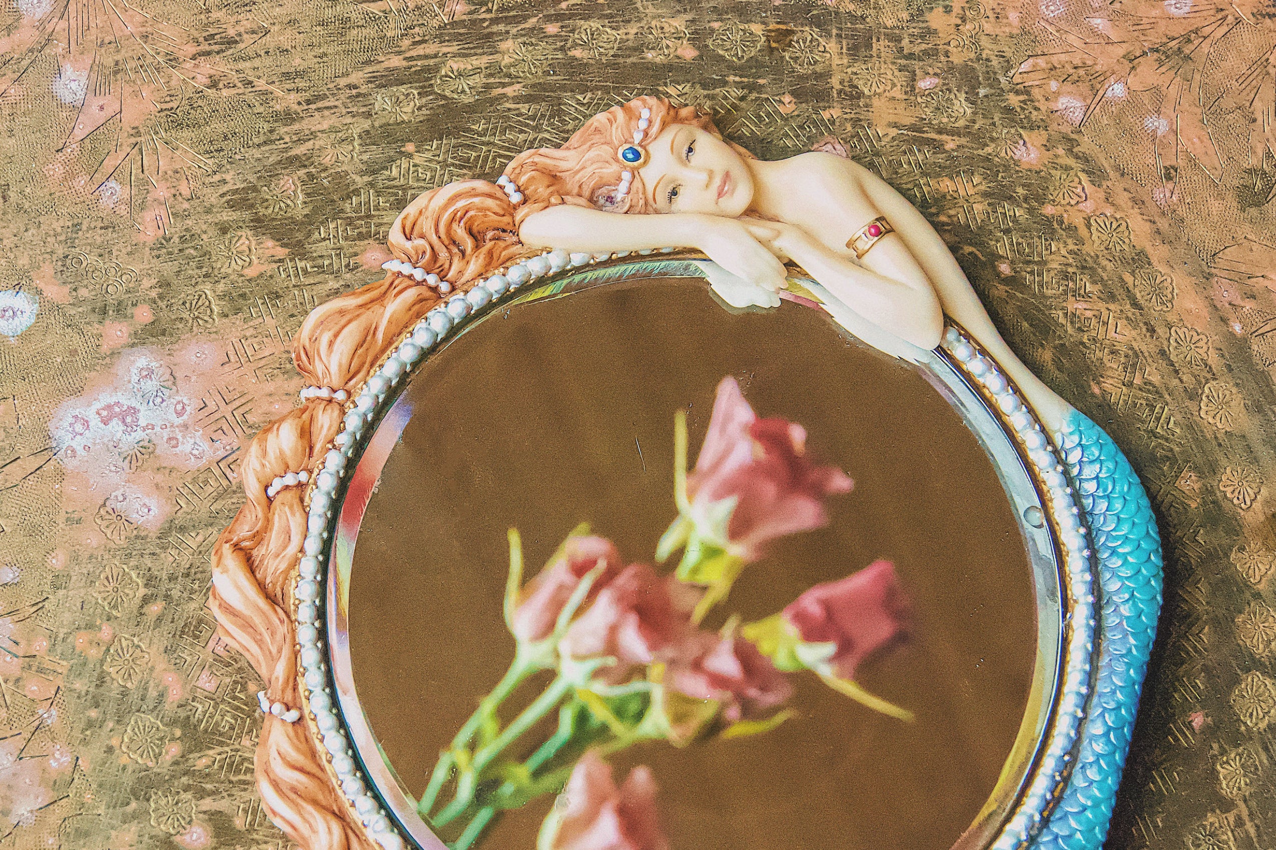 The Magic of Mirrors in Spellwork – Chai Bunny