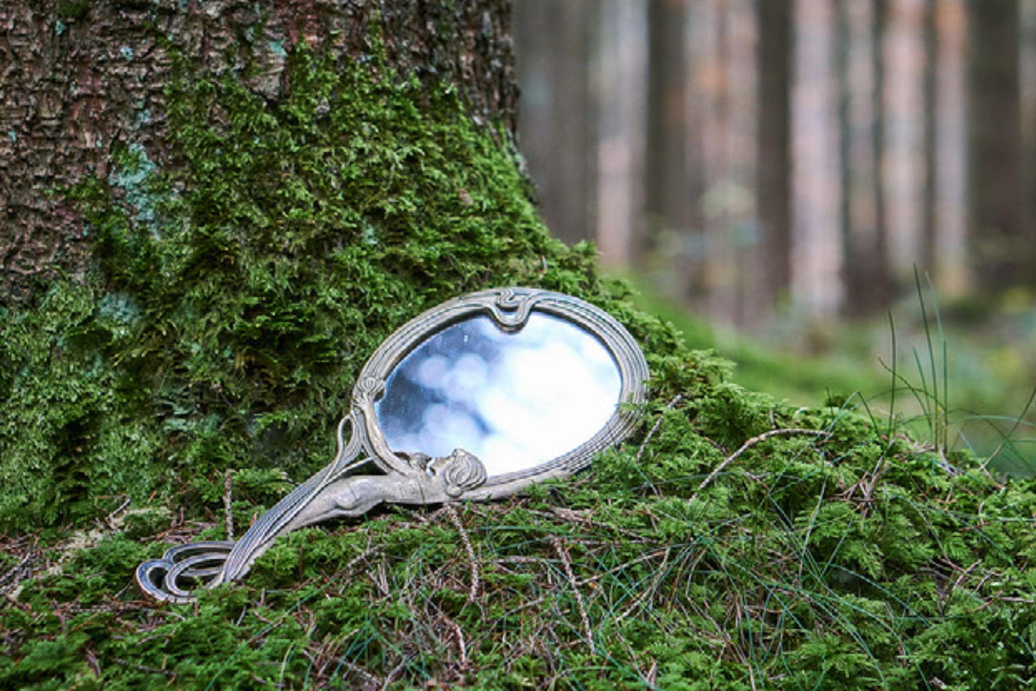 Unlock Your Psychic Potential: Discover the Power of Scrying – Chai Bunny